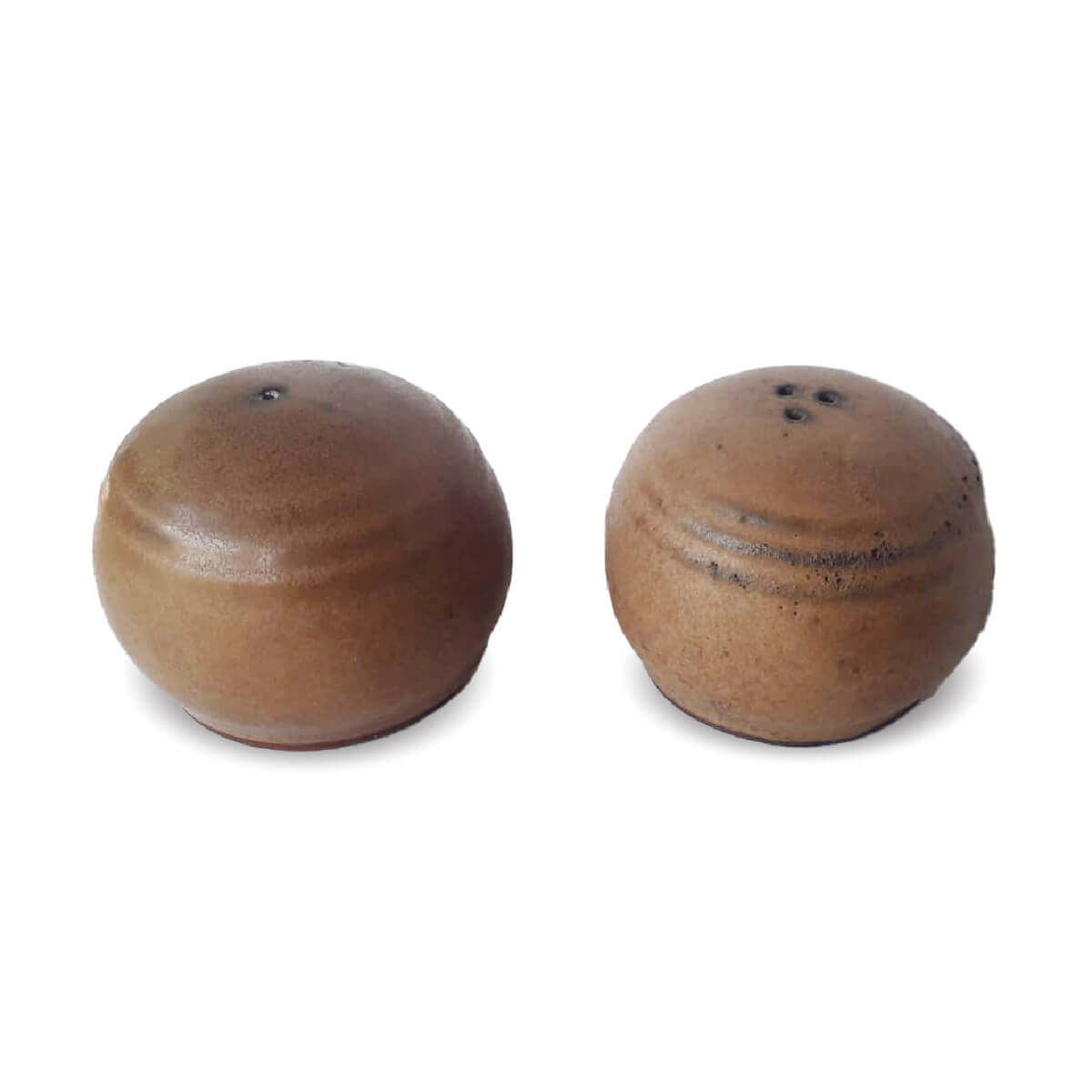 Adorable Round Salt and Pepper Set - Sandstorm & Country Style ...